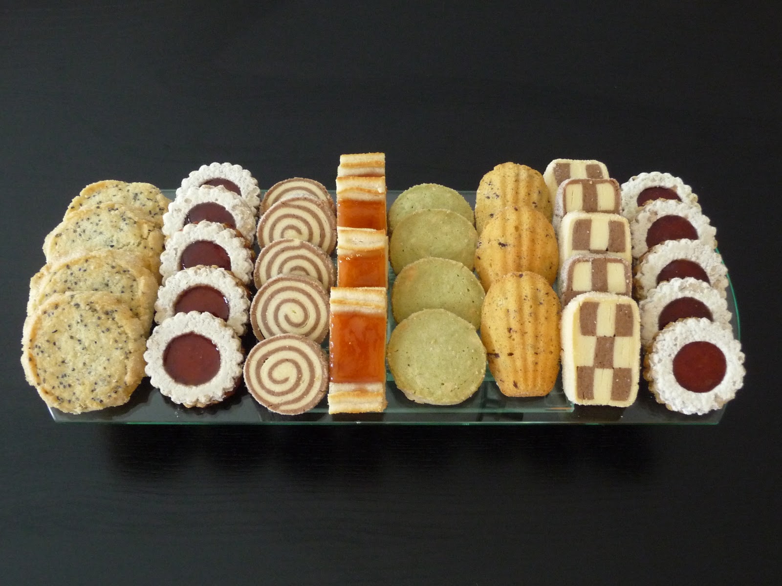 CLASSIC CAKES: Assorted Cookies