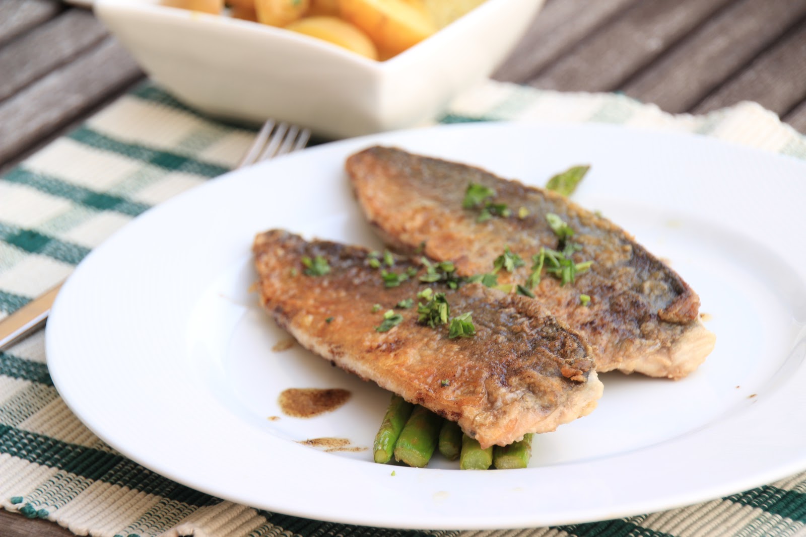 As Minhas Receitas: Filetes de Cavala com Espargos e Molho de Coentos e ...