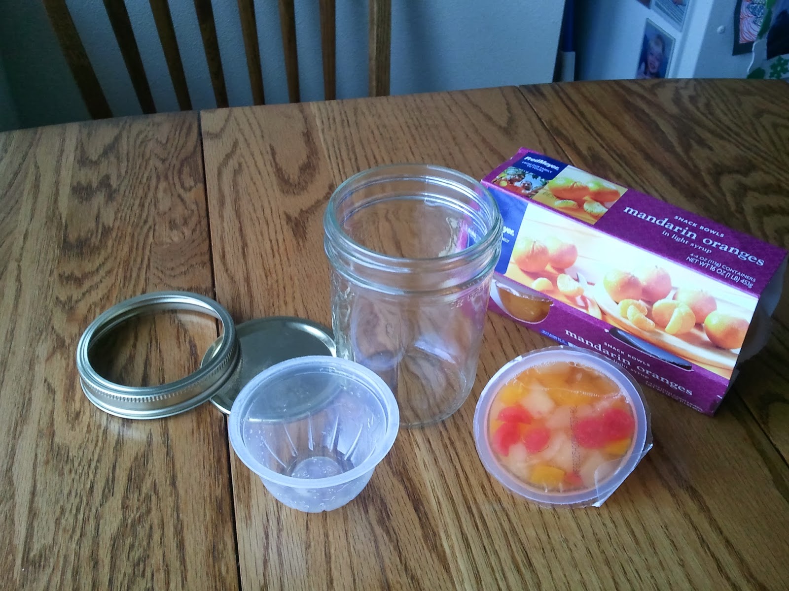 Johonna's Projects: Mason Jar divider - recycle fruit cups