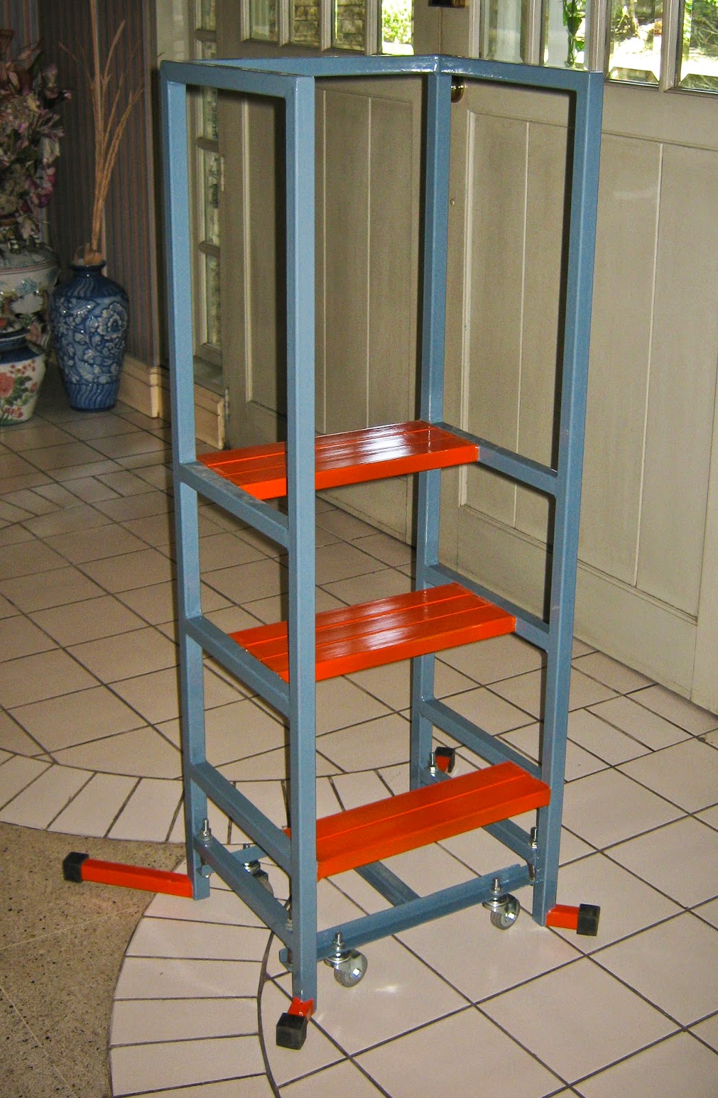 A Stab at Fab: Step ladder with spring-loaded casters