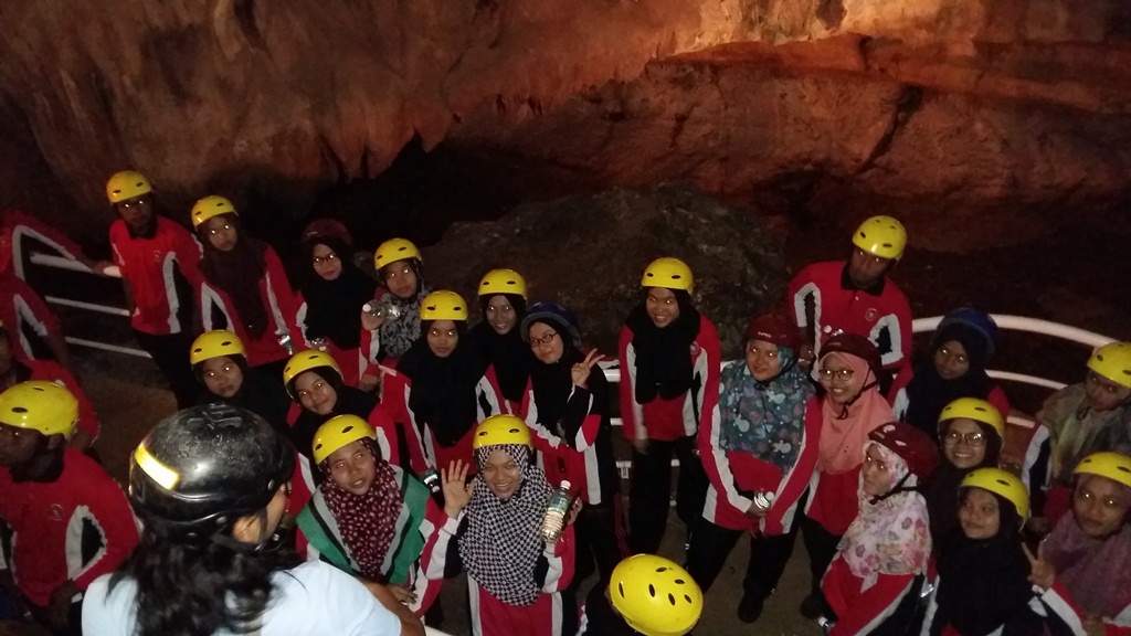 TRAVELOG: CAVING GUA TEMPURUNG & WATER RAFTING SUNGAI KAMPAR ...