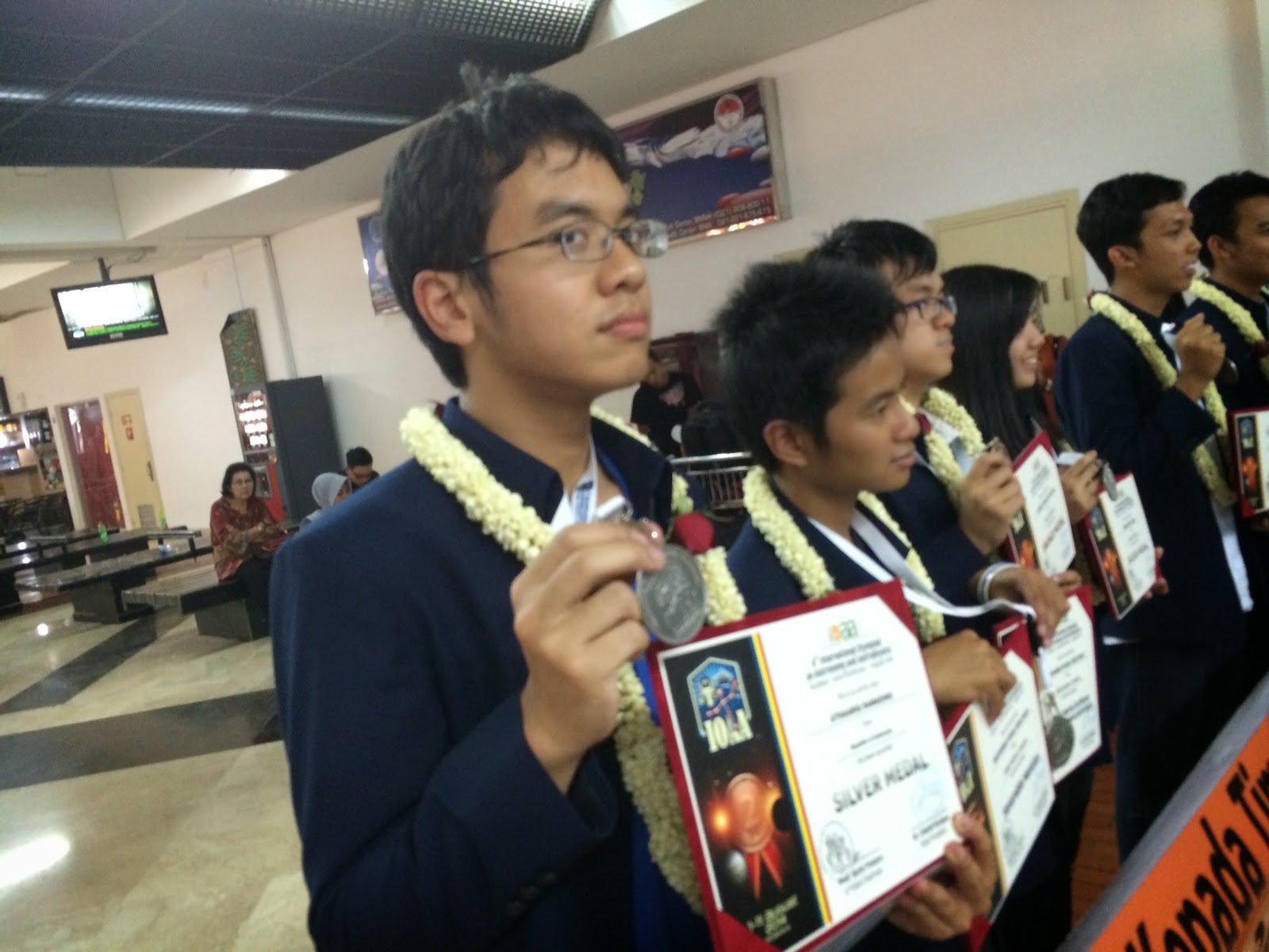 ささやかなこと (Just little thing): Siswa SMA Negeri Unggulan MH Thamrin, DKI ...