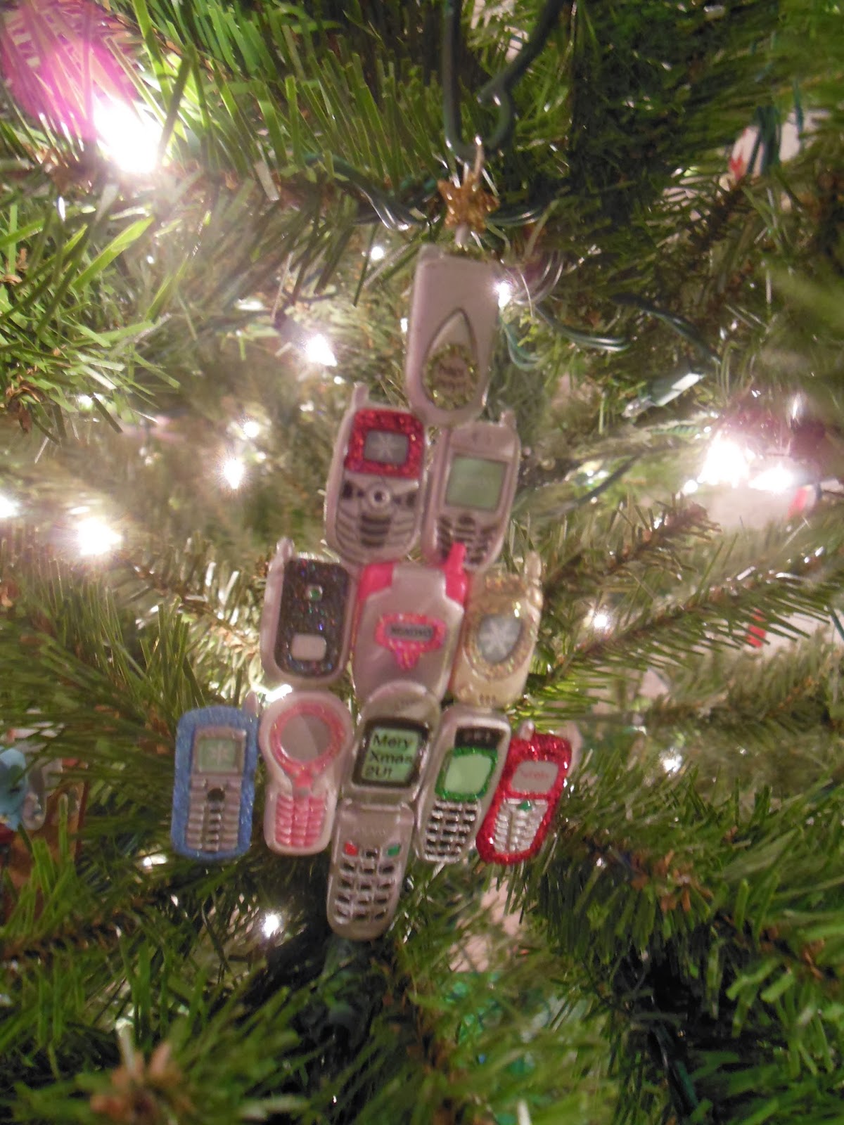 Holiday Memories: My Favorite Ornaments - Girl Meets Bow
