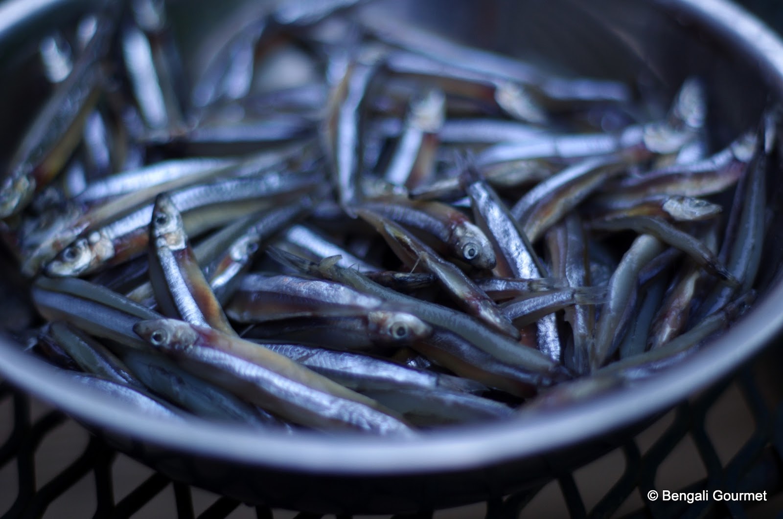 The Bengali Gourmet's Blog: Choto macher jhuri bhaja