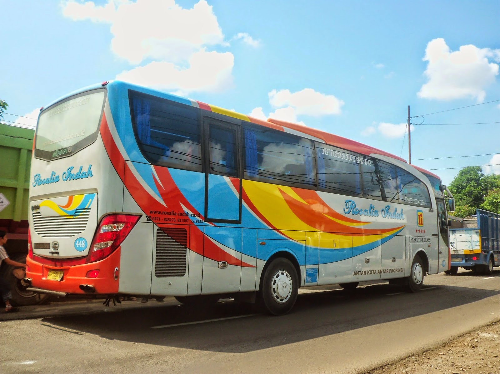 Gambar Bis: Gambar Bus...........