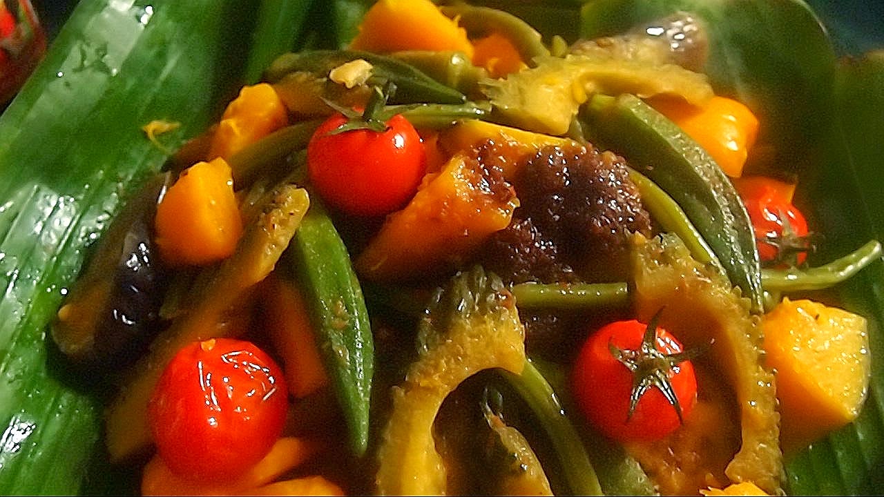 LUWEEH KITCHEN : PINAKBET with fried Breast Chicken partner