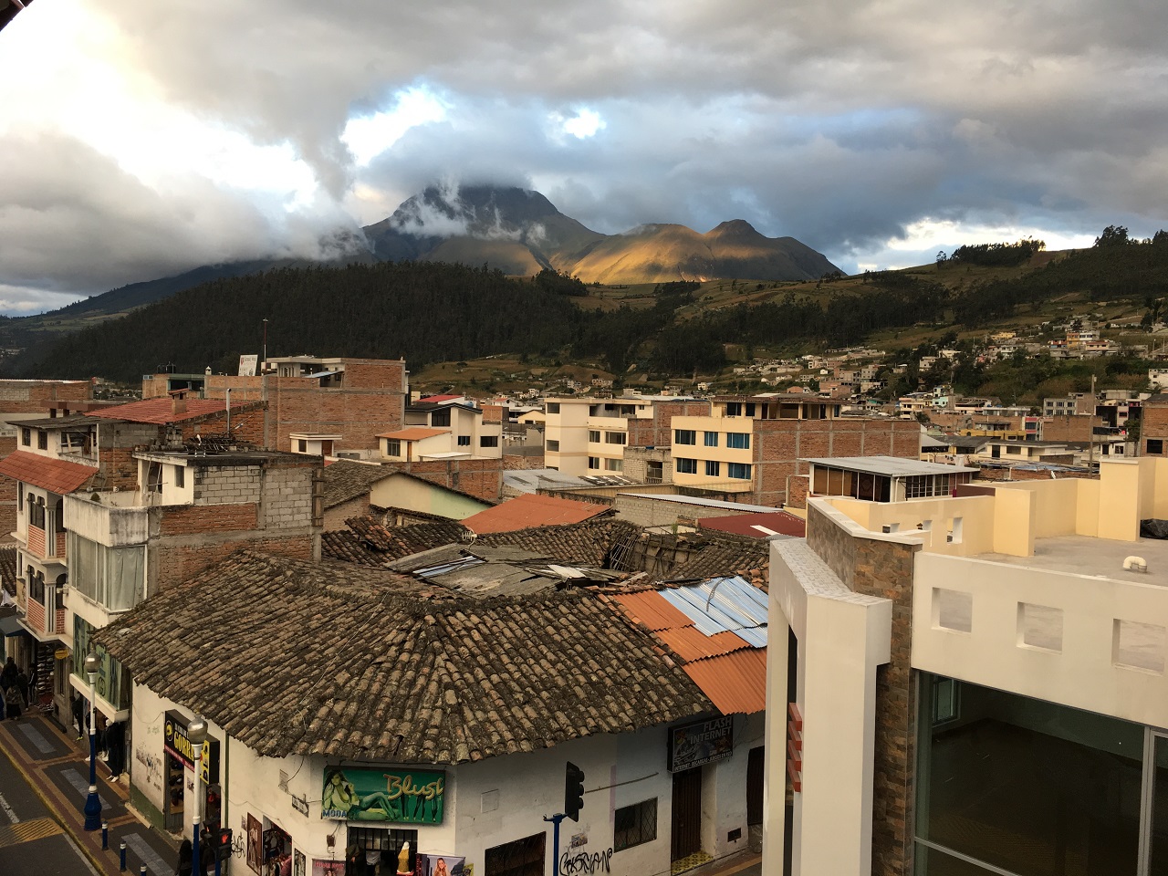 EQUATEUR... OTAVALO ET LE PASSAGE EN COLOMBIE - Avec nous O tour du monde