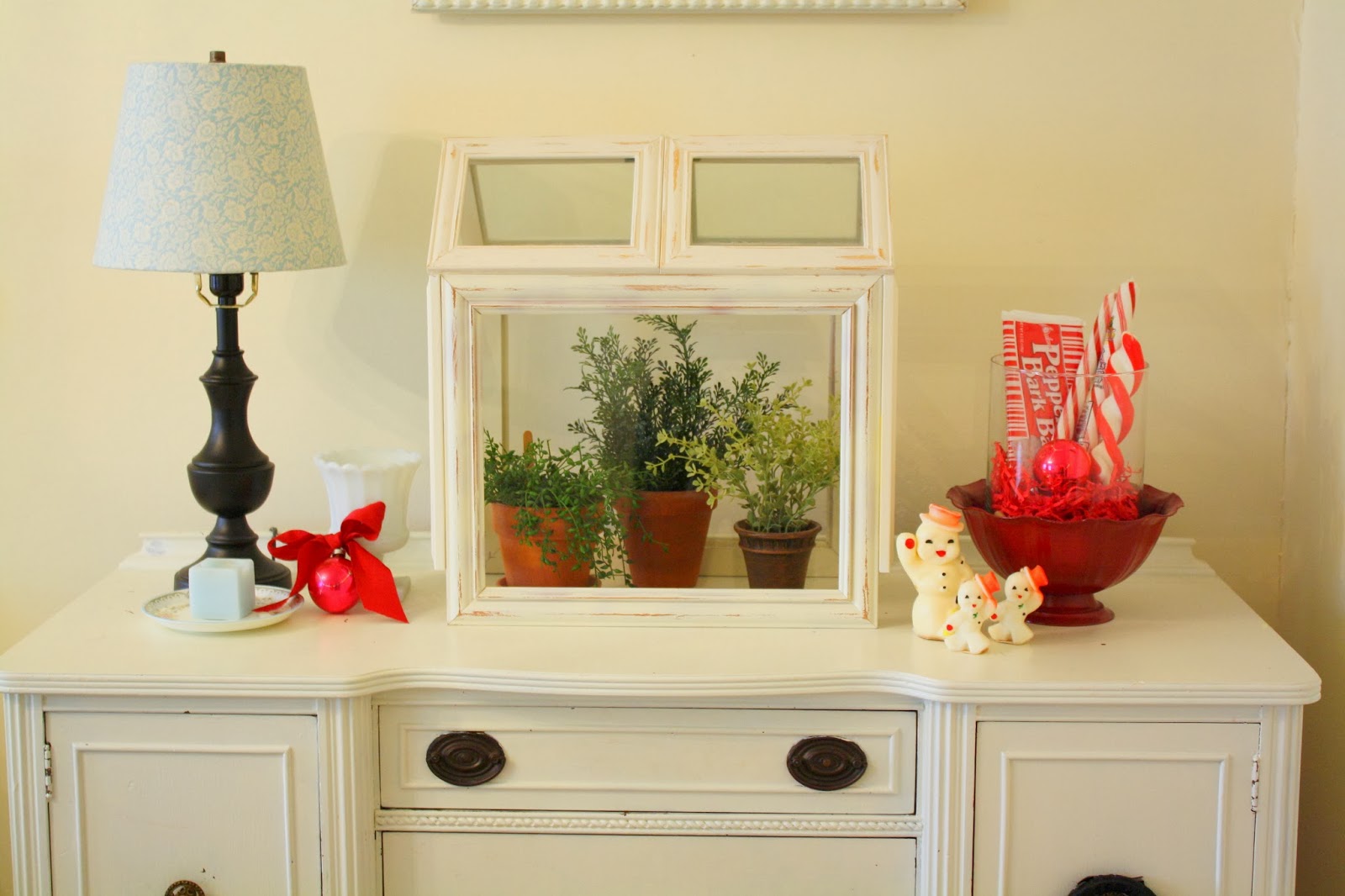 The Pink Peony of Le Jardin: Christmas Candy Display