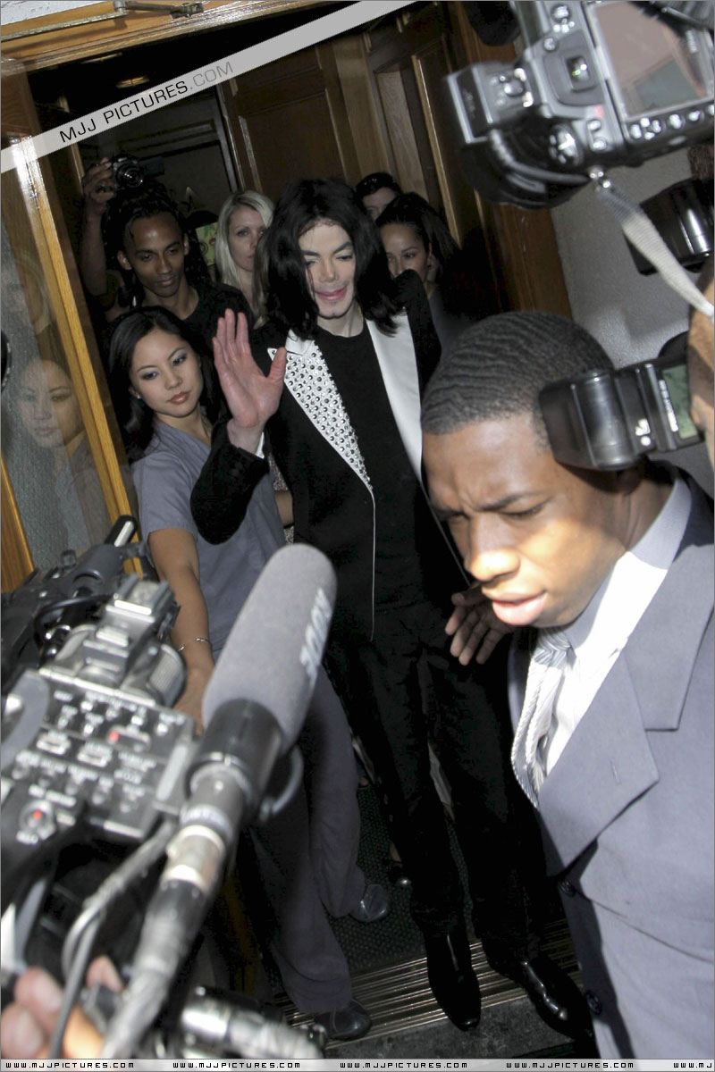 Michael Jackson em visita ao médico (51 Imagens) | 20 de Maio de 2009 ...