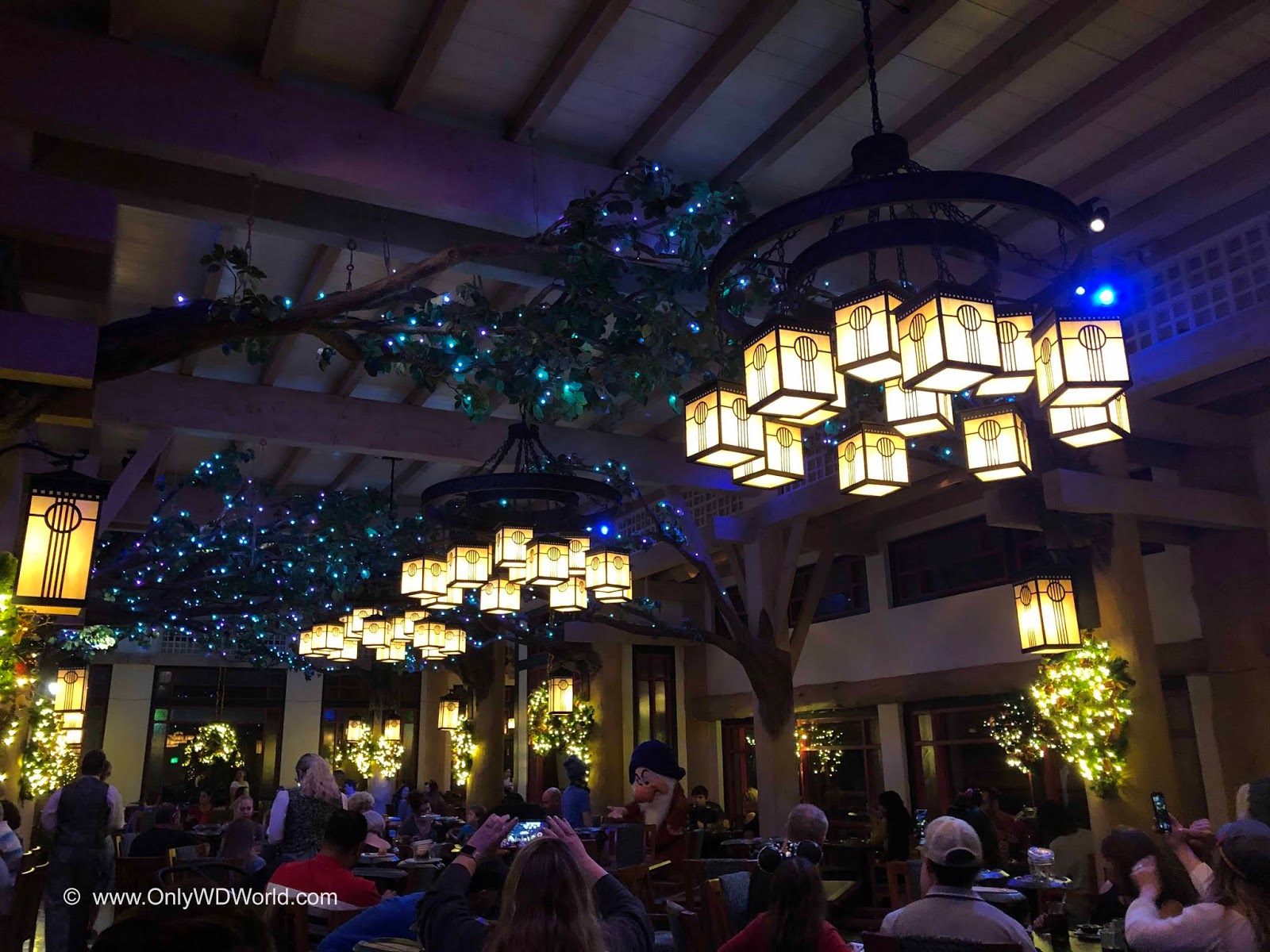 Review: Storybook Dining at Artist Point with Snow White | Disney World ...