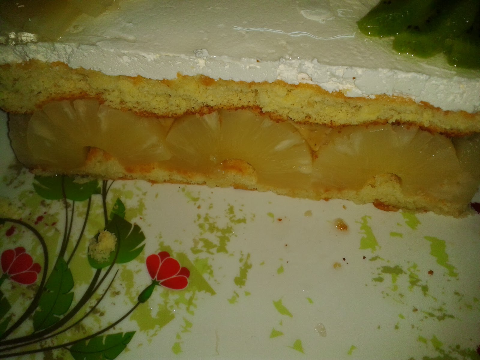 Maryam's Kookblog: Ananastaart met pralinevulling