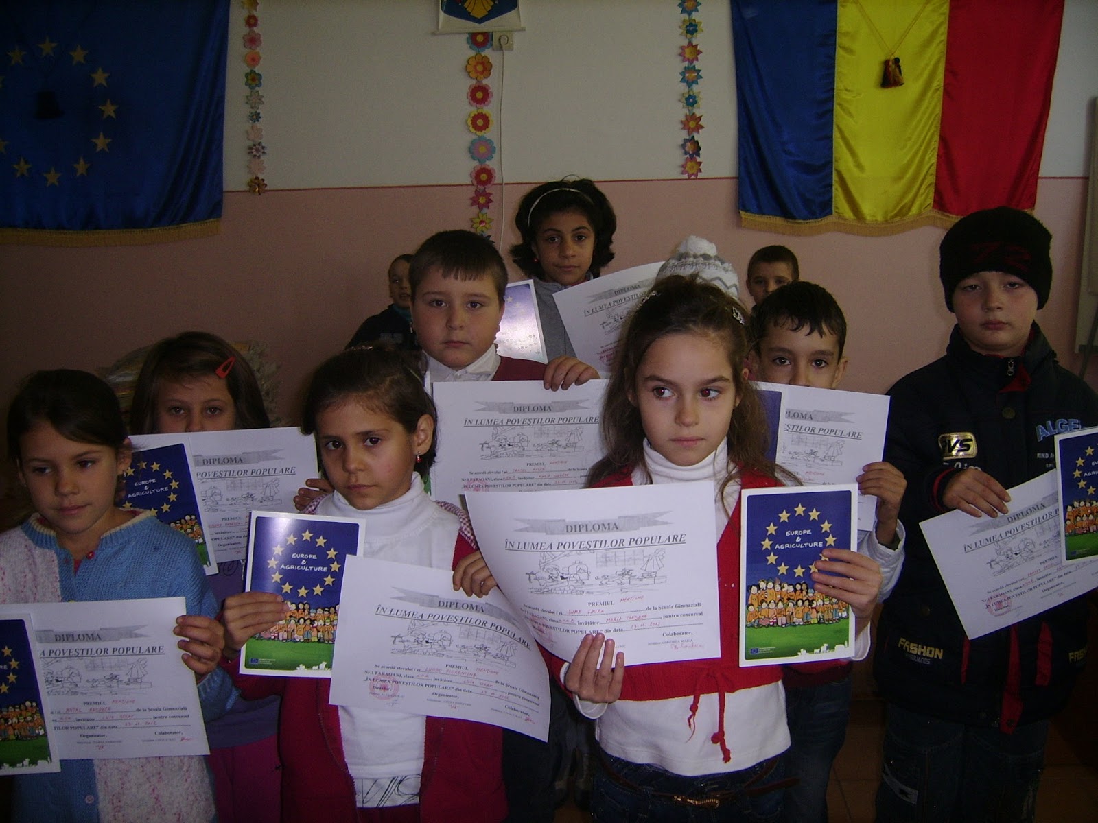 Scoala cu Clasele I-VIII Nr 1 Faraoani: IN LUMEA CARTILOR