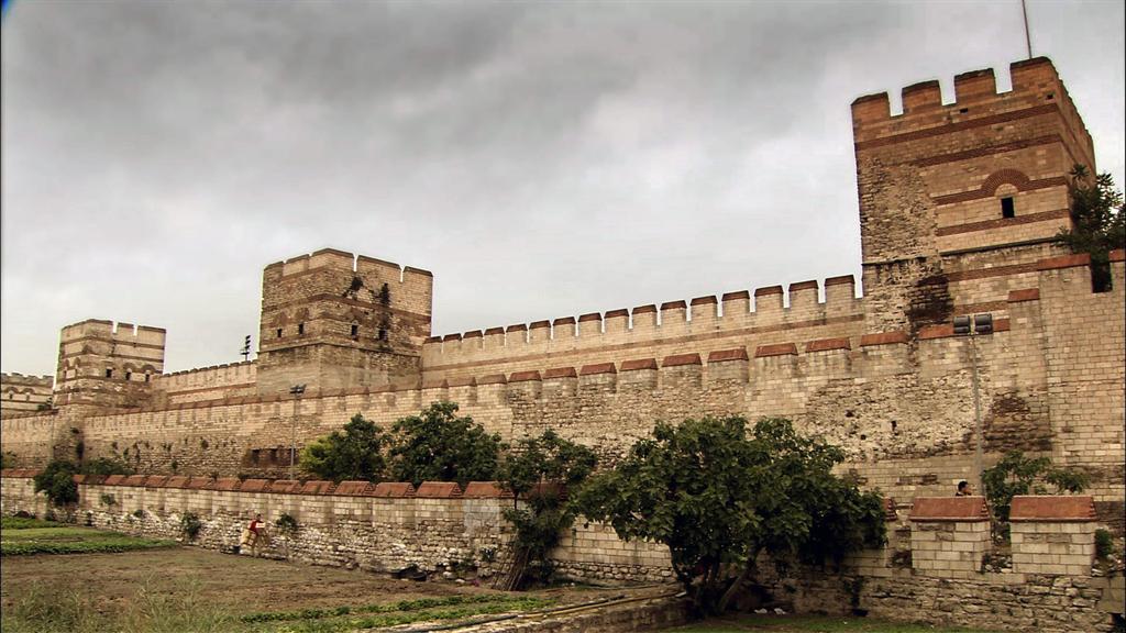 Far Future Horizons : The Ancient Mega-Fort