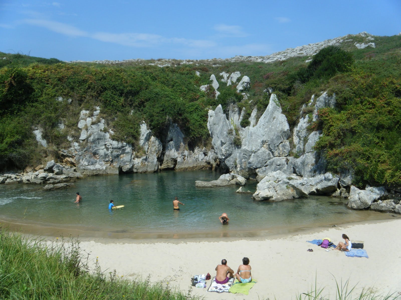 Casas rurales El Llanon de San Román en Asturias: Playa de Gulpiyuri ...