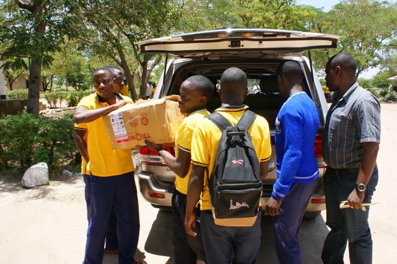 MATUKIO @ MICHUZI BLOG: LUGUMI ENTERPRISES LTD YAKABIDHI PAMPU YA MAJI ...