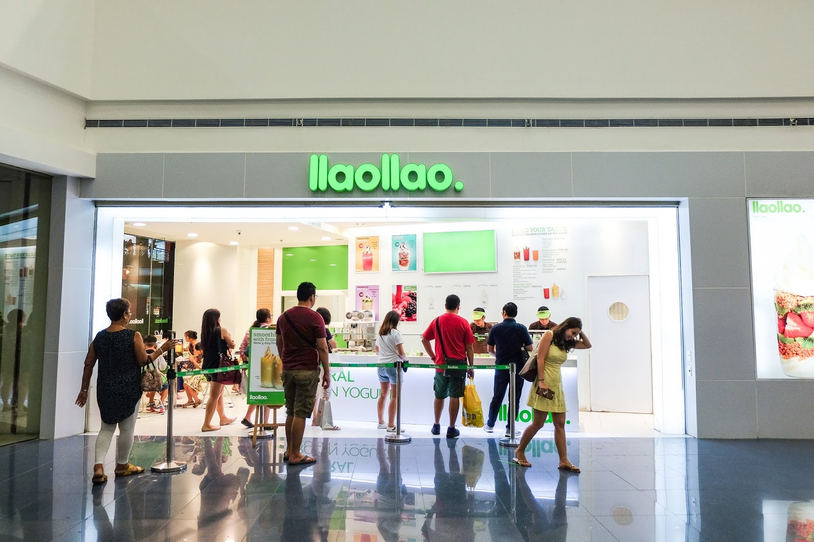 Llaollao Natural Frozen Yogurt: THE BEST FROYO EVER! - The Foodinista