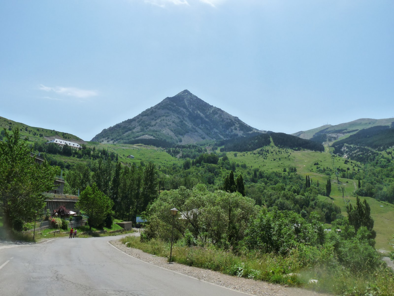 ECHADO AL MONTE: ASCENSIÓN AL PICO CERLER