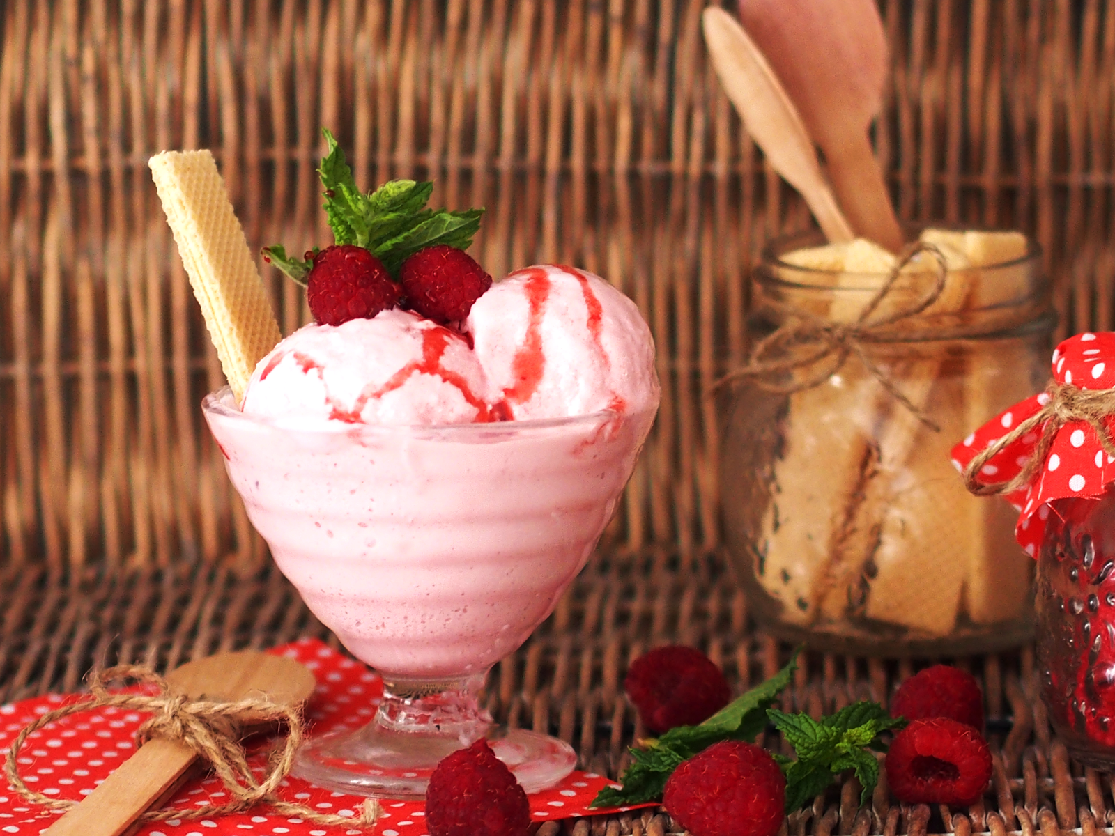 Pirulletas: HELADO DE YOGUR GRIEGO Y FRAMBUESAS