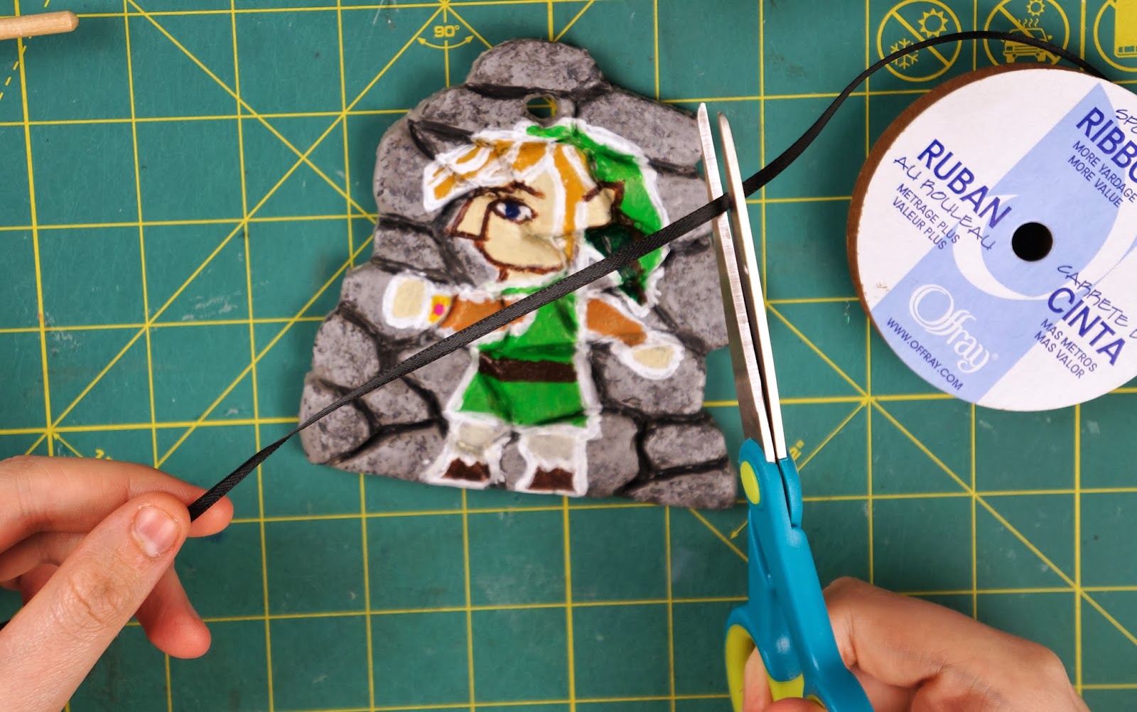 Otaku Crafts: A Link Between Worlds Ornament