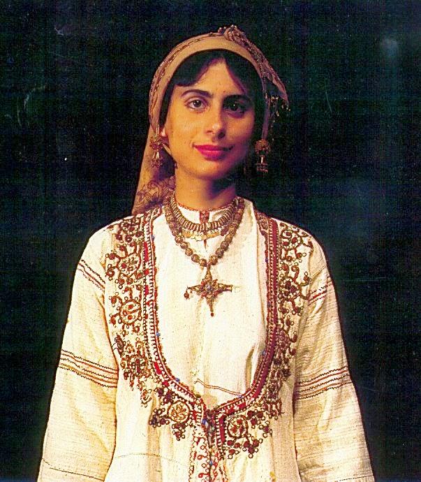 pour CHYPRE: Costumes féminins traditionnels chypriotes du XIX°s.