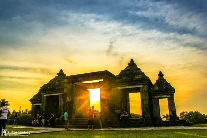 Menikmati Sunset di Candi Ratu Boko - Kulkas Gendong