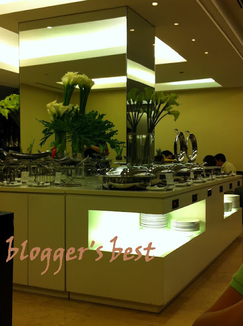 Blogger's Best Vacations, Places and Food Trips: Astoria Plaza's Cafe ...