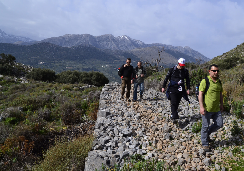 EXPLORE MOUNTAINS: ΠΕΖΟΠΟΡΙΑ ΝΕΑΠΟΛΗ-ΜΟΝΟΠΑΤΙ ΠΡΟΣ ΚΟΥΡΟΥΝΕΣ-ΑΡΧΑΙΑ ΔΡΗΡΟΣ