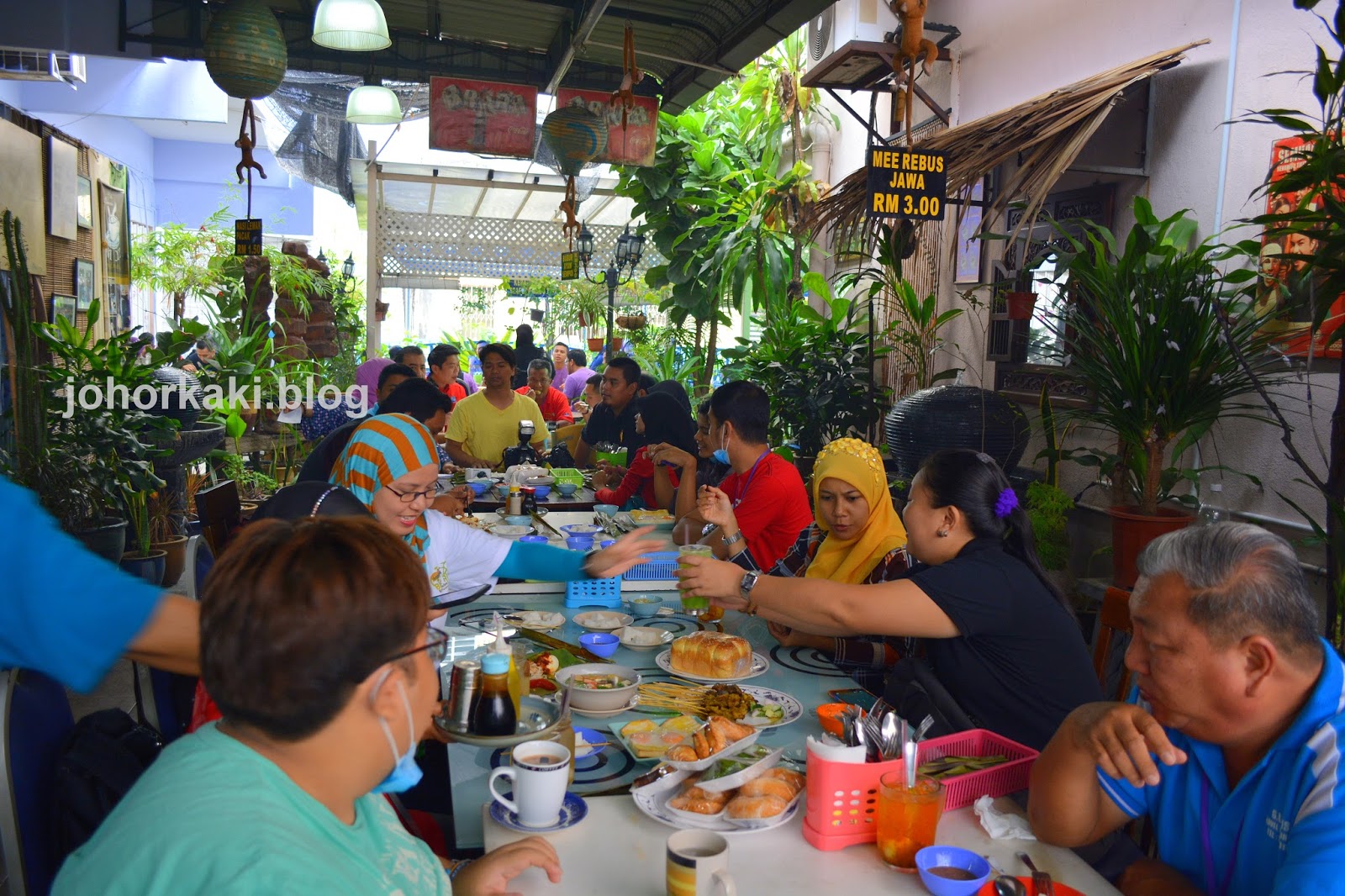 Would you Like Satay for Breakfast? R&H Cafe Satay Maharani in Muar ...
