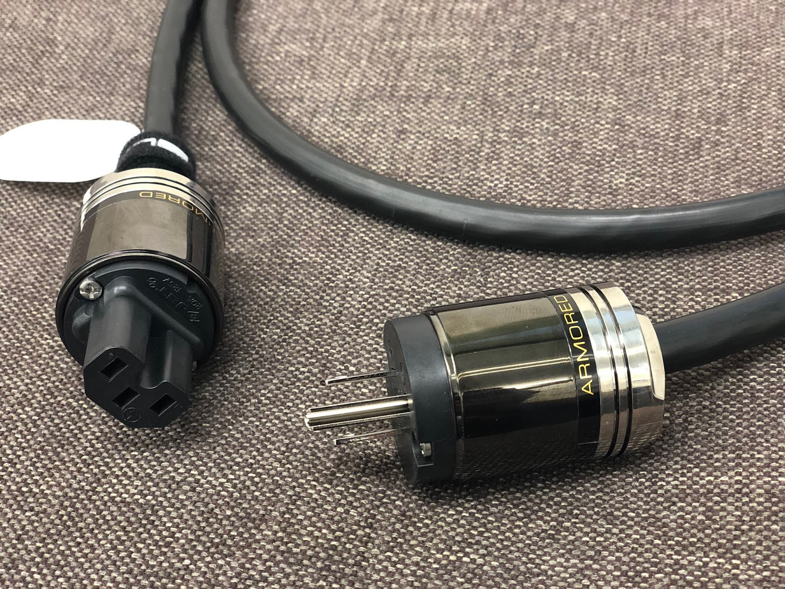 オヤイデ電気ショップブログ: オヤイデ電気社内研修にて「電源プラグ&コネクター試聴会」を行いました！