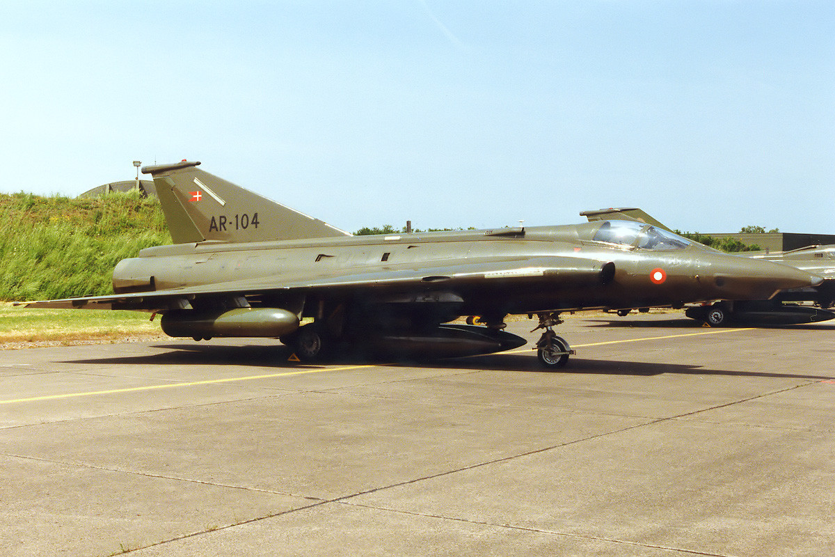 Eastwings: SAAB RF-35 Draken * Danish Air Force * AR-104