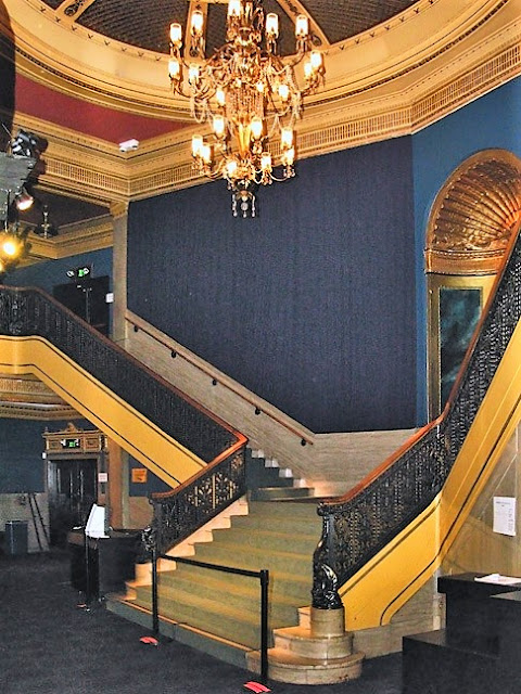 San Francisco Theatres: The Warfield Theatre: interior