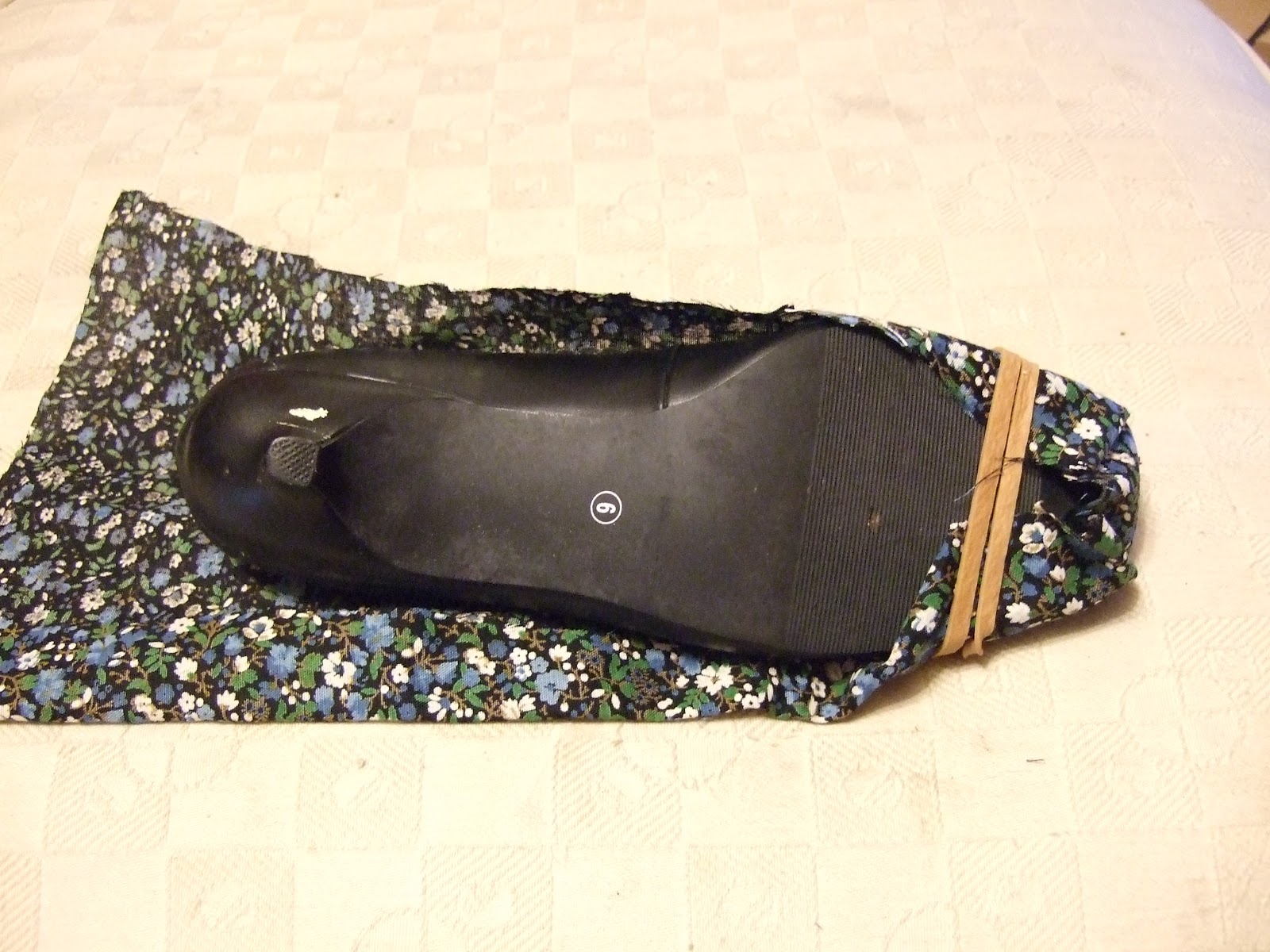 Enthusiastitch: DIY - Fabric Covered Shoes