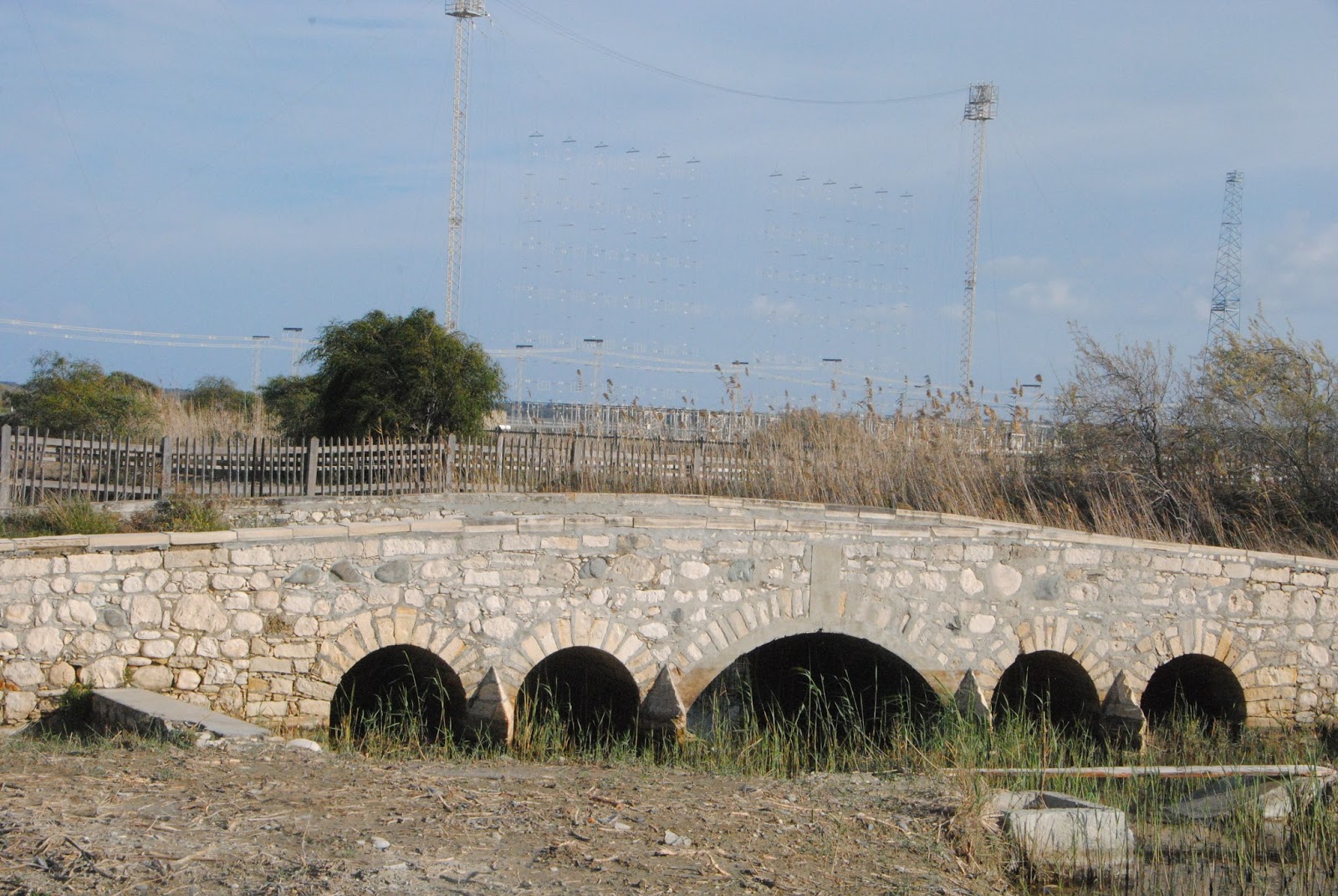 ΤΑ ΕΝΕΤΙΚΑ / ΑΡΧΑΙΑ ΓΕΦΥΡΙΑ ΤΗΣ ΚΥΠΡΟΥ : ΑΚΡΩΤΗΡΙ - ΜΕΣΑΙΩΝΙΚΟ ΓΕΦΥΡΙ