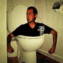GALLERY FUNNY GAME: Broken in a toilet, problems in a toilet