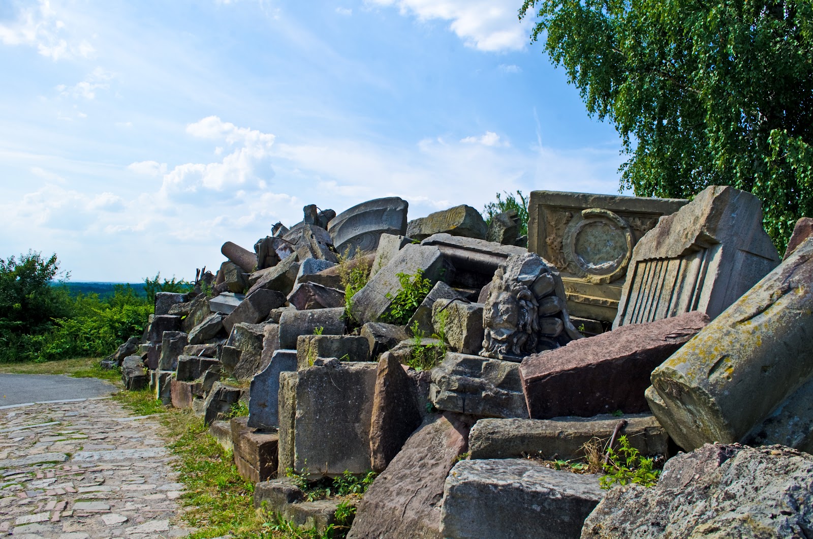 Right Here, Right Now: Stuttgart's World War II Legacy