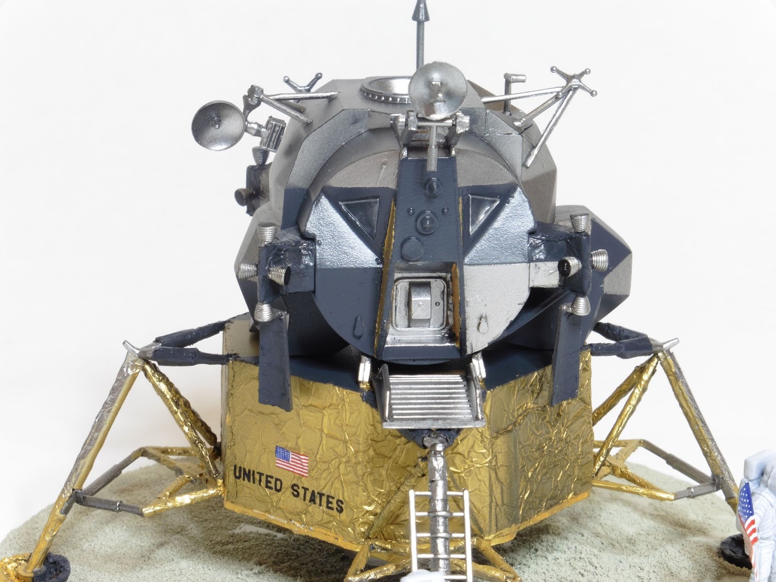 Yet another plastic modeller: Lunar module - Finished