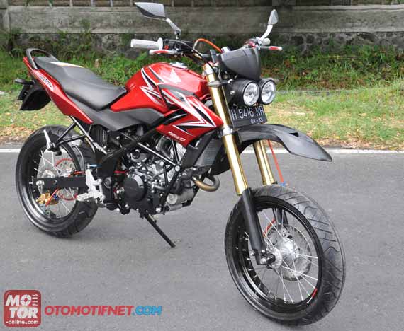 Foto Gambar Modifikasi Honda CB150R Velg Jari Jari
