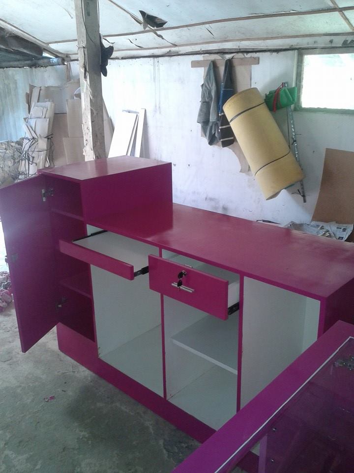 interior design & specialist meja kasir: meja kasir pink klien toko ...