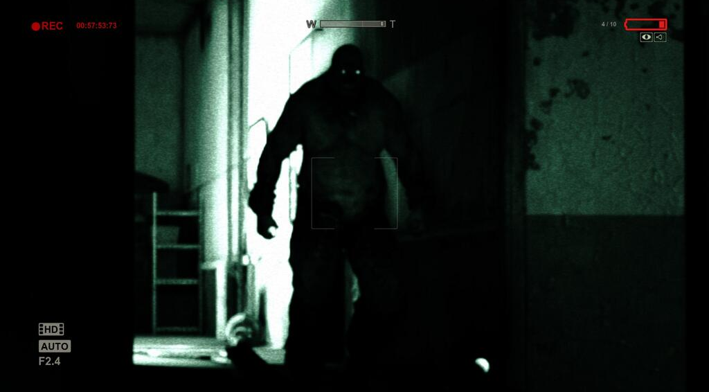 Electronic Media - Zac: Review: Outlast for PS4