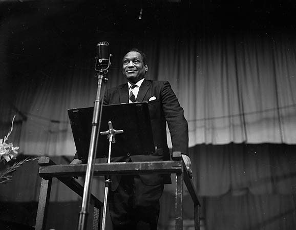 Radical Honey: Paul Robeson ~ Singing Across the Line