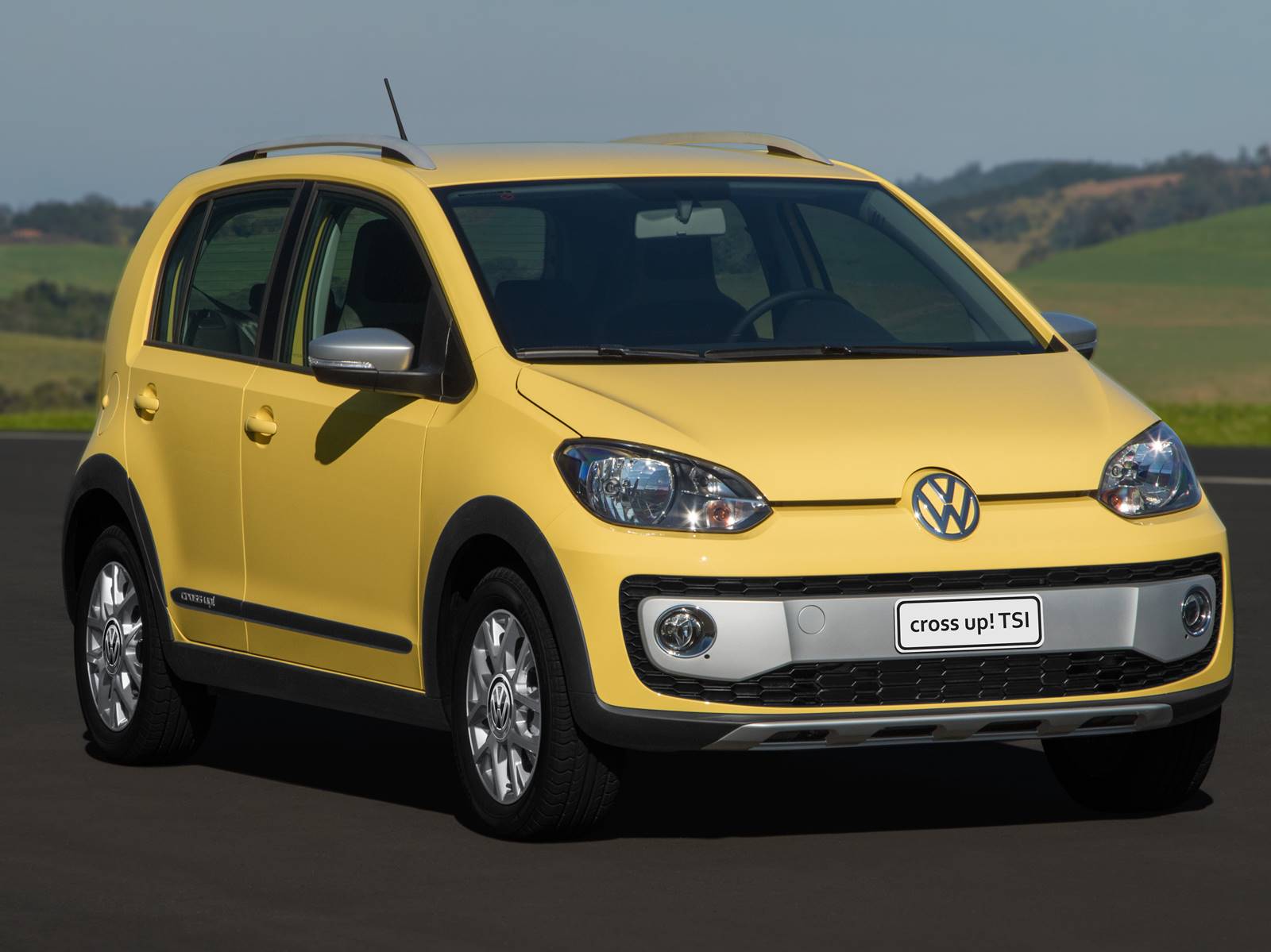 Volkswagen Cross Up! comemora um ano de mercado