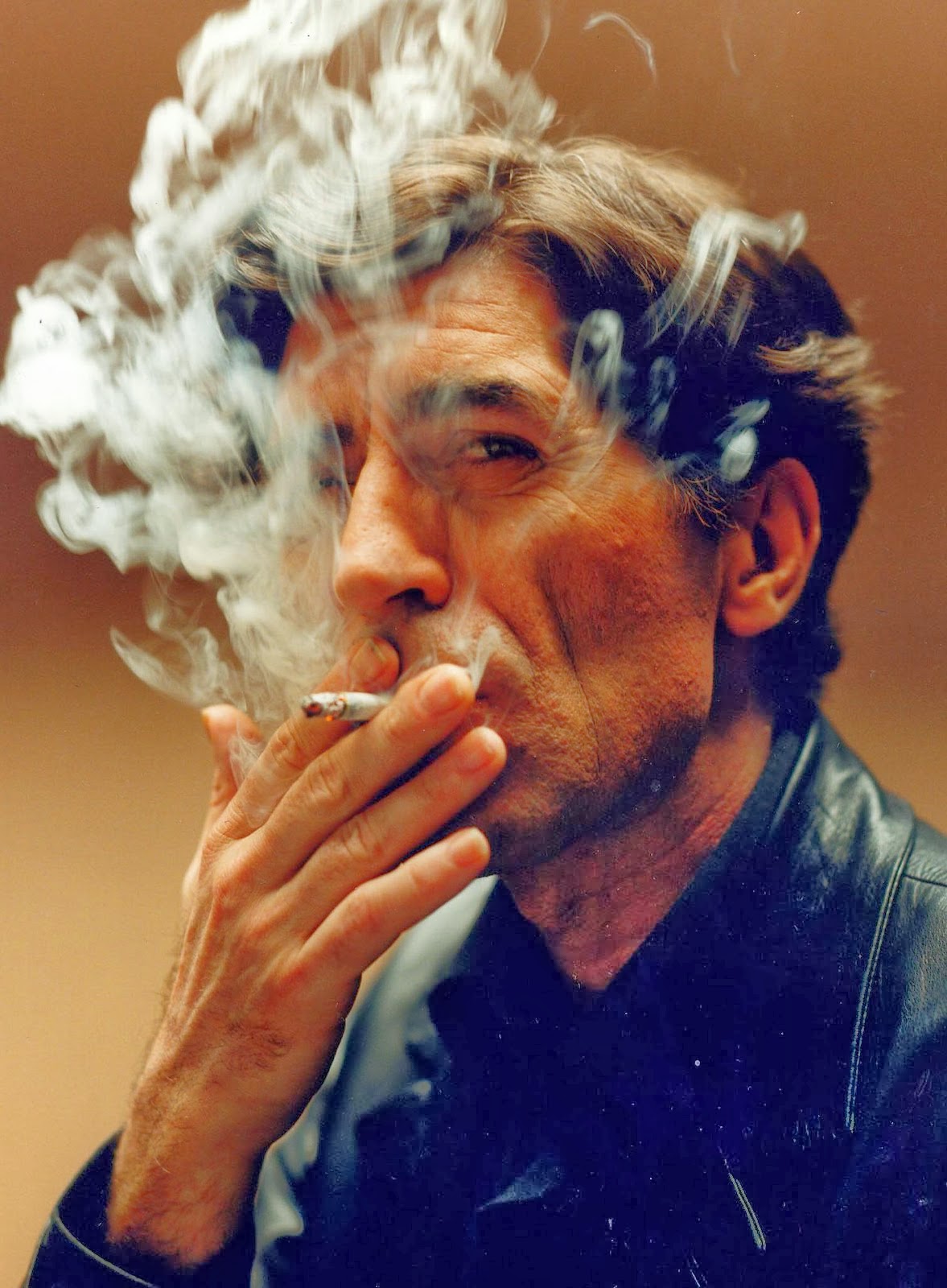 Sabina, más allá de sus letras: Biografía