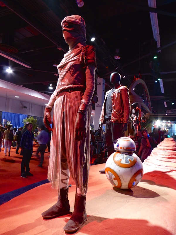 Hollywood Movie Costumes and Props: Star Wars: The Force Awakens Rey ...