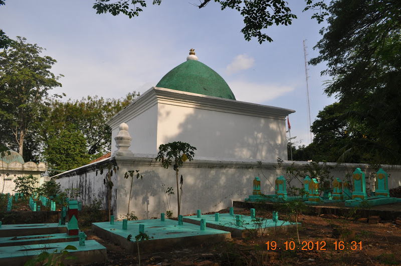 Palembang History: Pemakaman Kawah Tengkurep