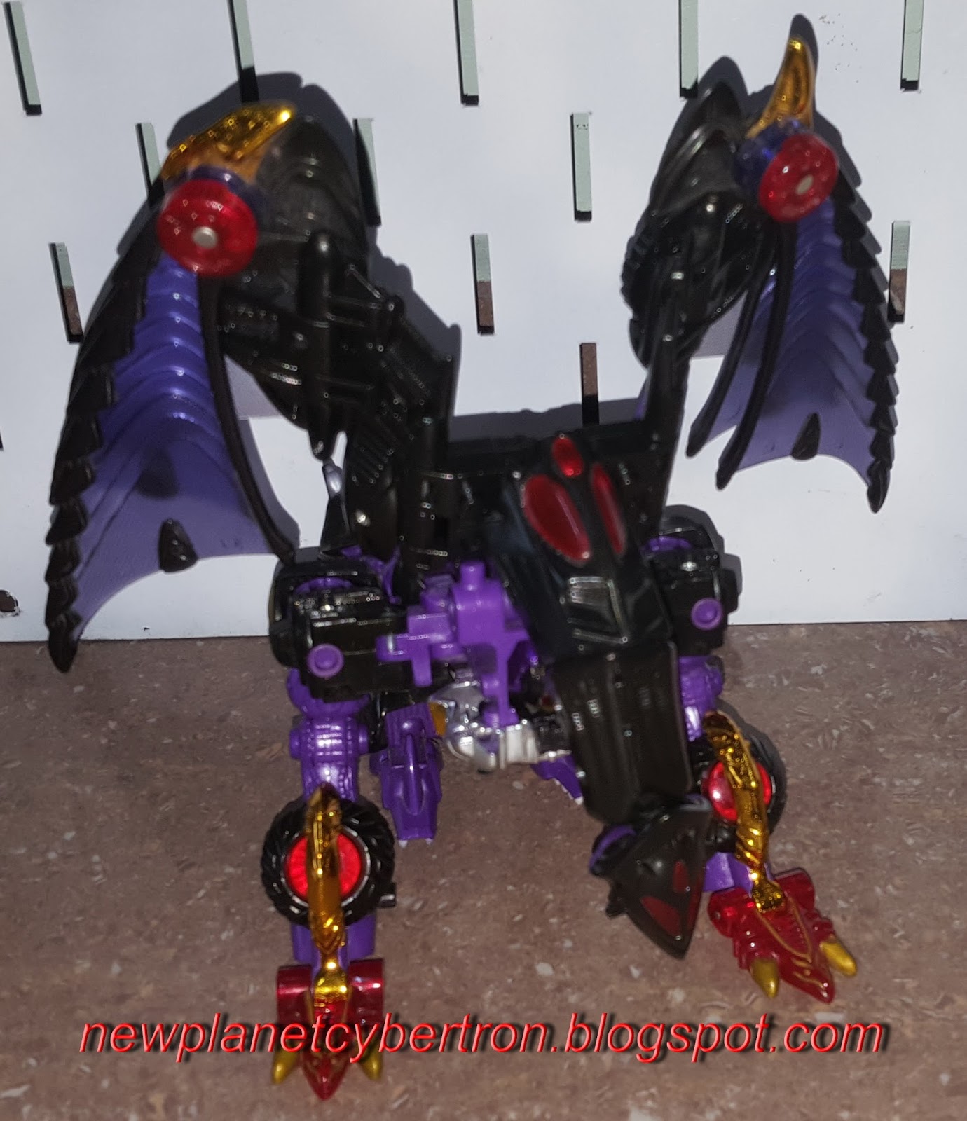 New Planet Cybertron: Transformers Review: Gigatron (Car Robots)