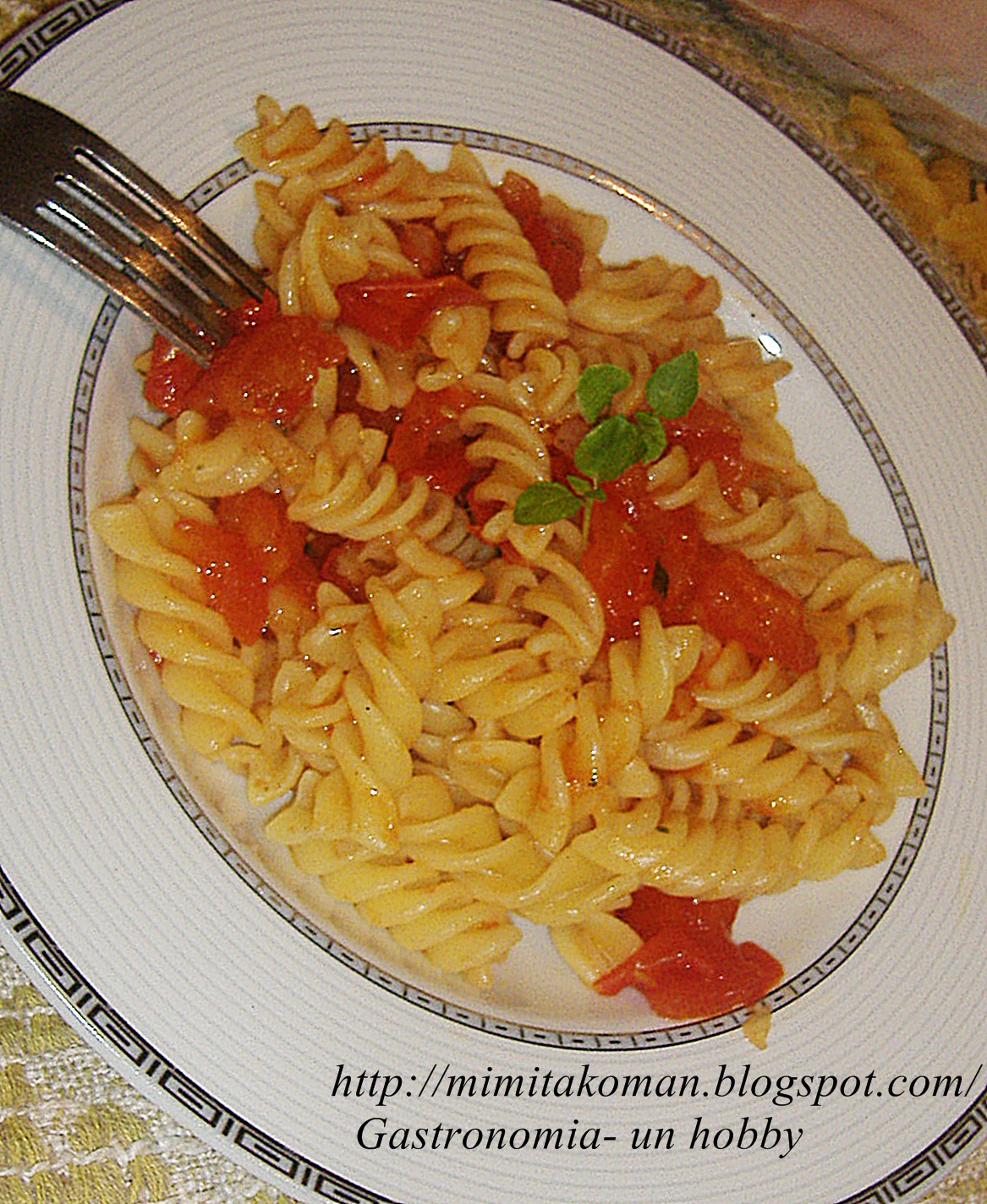 Gastronomia-un hobby: Paste cu rosii proaspete si busuioc