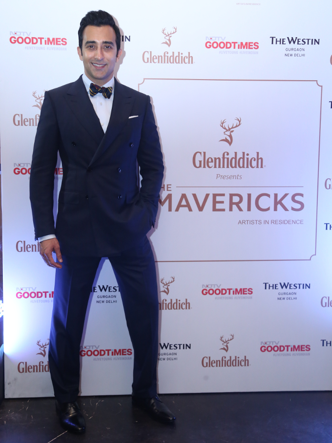 Bollywood Buff: Rahul Khanna Looks As Dashing As James Bond In This Suit!