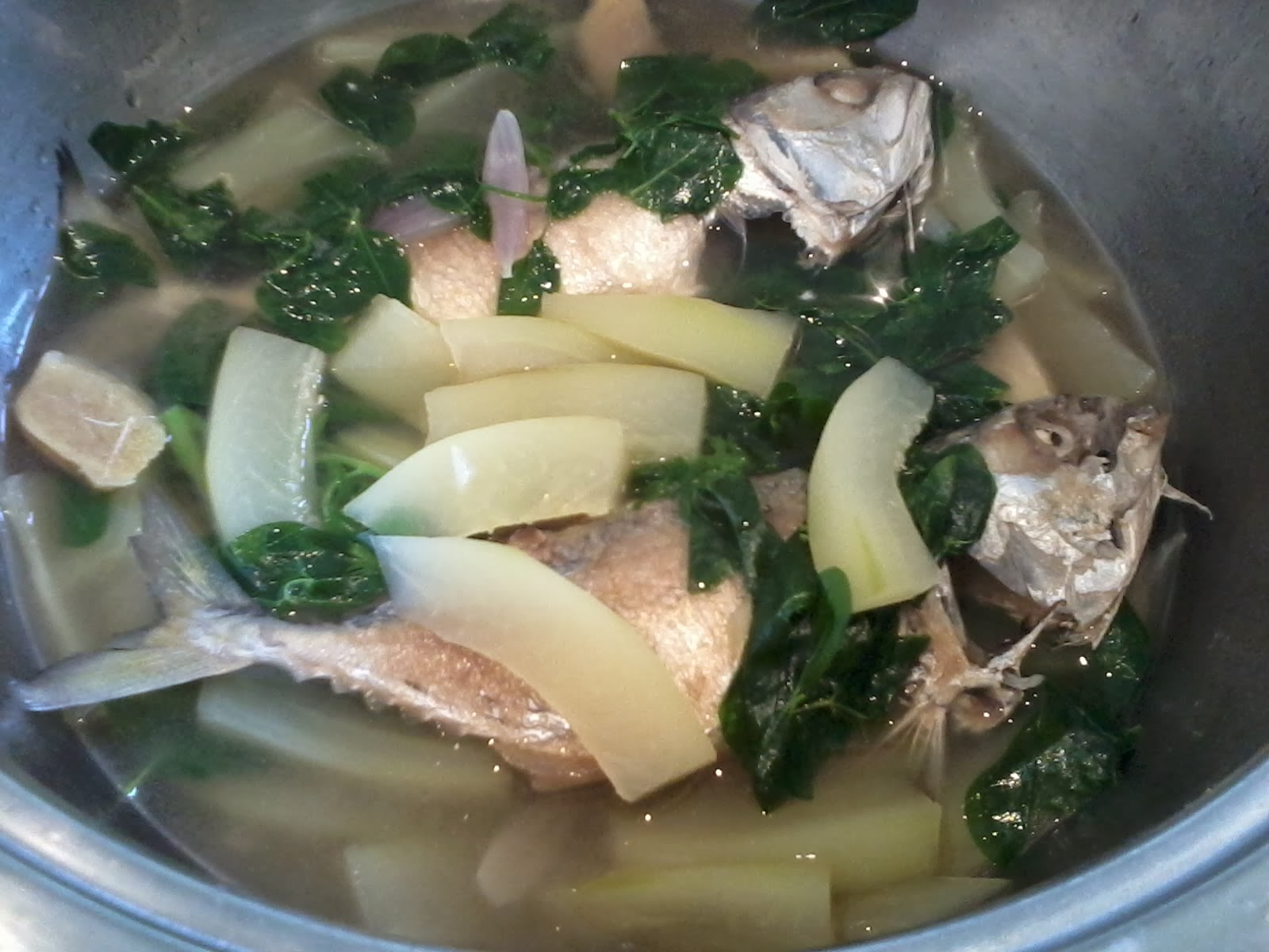 pepay's foodies and travels: Papaya and Malunggay Leaves with Fried Fish