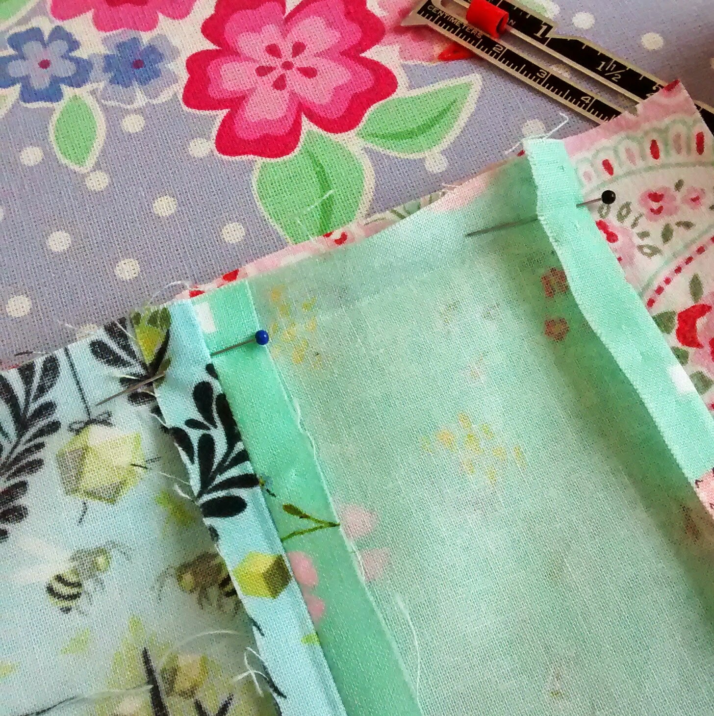 English Rose: Padded Table Runner