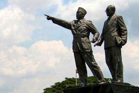 Young, Wild, & Free: Patung